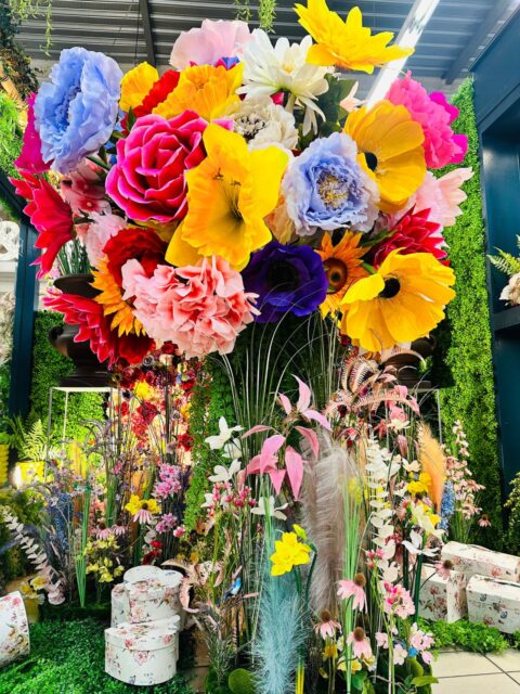 Enhance your business events with foliage and artificial flowers